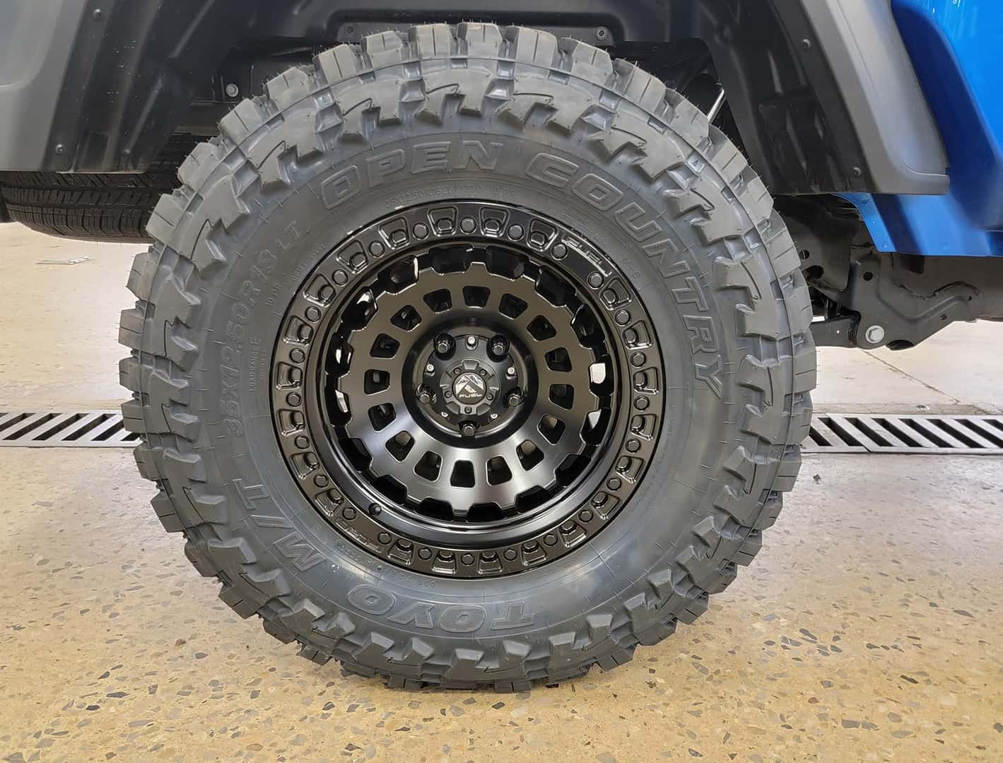 3.5” Rough Country Lift with 18x9 Fuel Zephyr Wheels | Hanover Off-Road ...